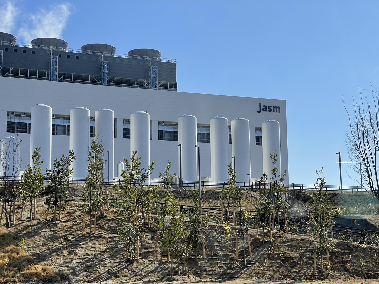 今、九州が熱い！ 熊本シリコンアイランド再興 －JASM第一工場開所－ – ワイノット